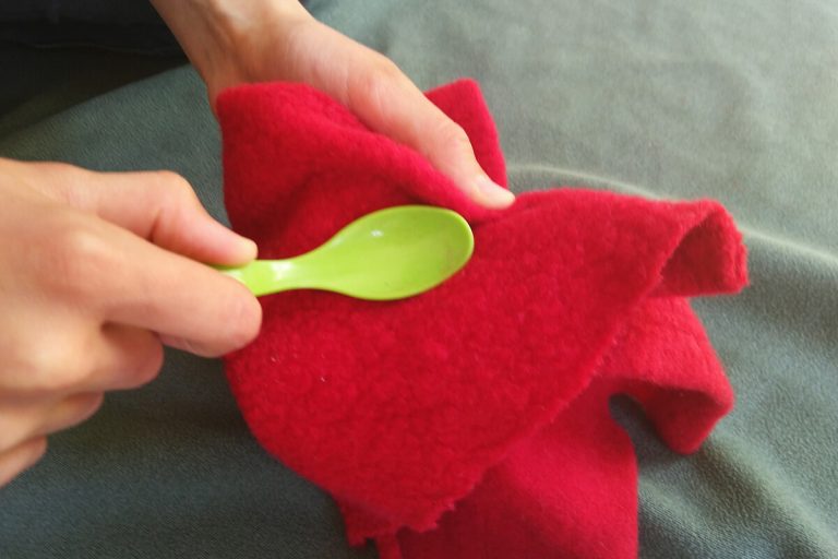 Experiment: Salz und Pfeffer trennen, geht das? - Kleine Kinderzeitung