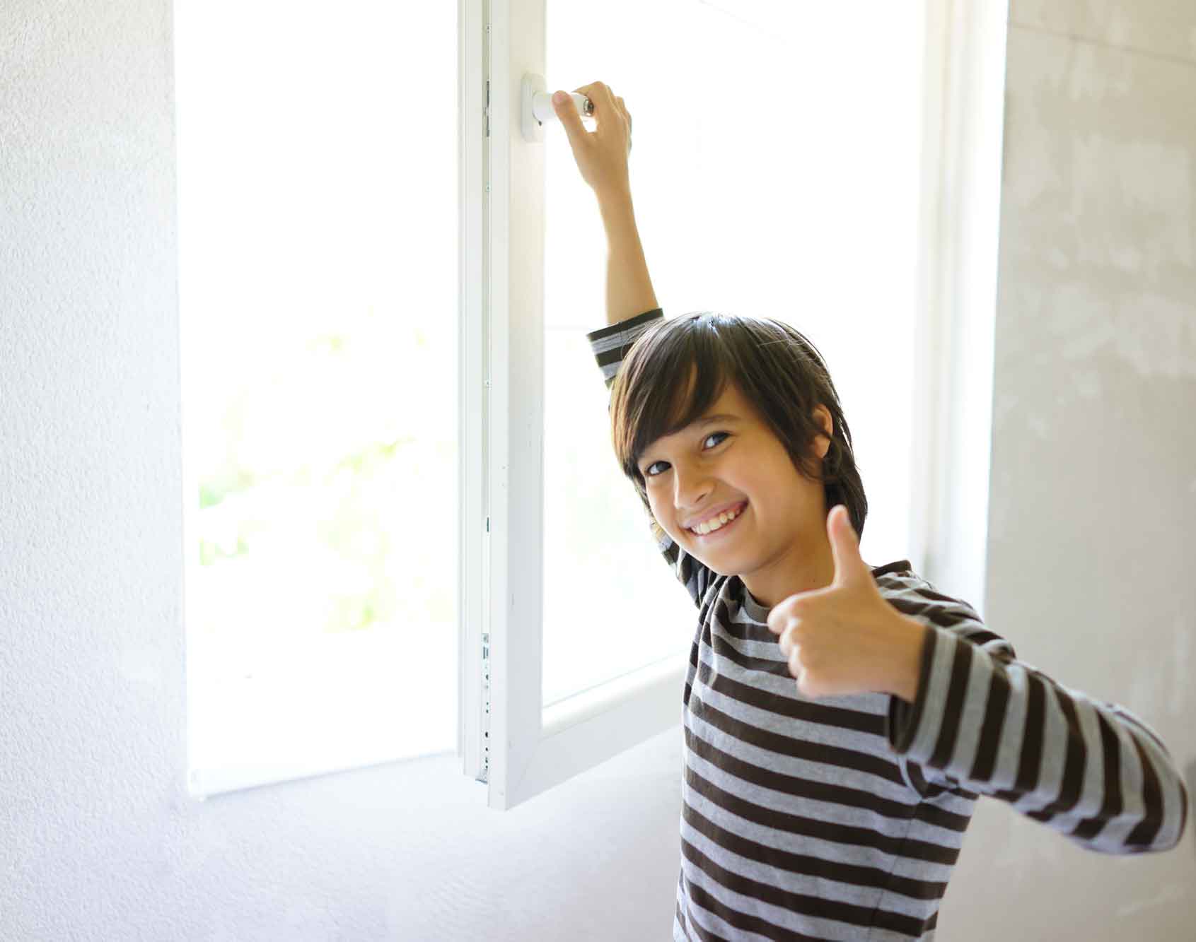 Fenster kippen oder ganz öffnen: Was ist besser? - Kleine Kinderzeitung